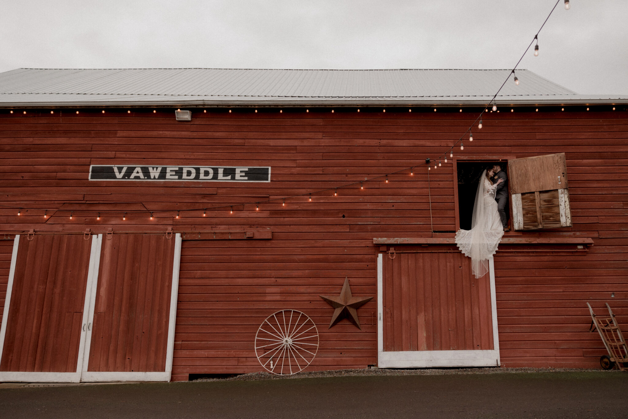 Charmingly Rustic Barn Wedding in Oregon Tina Daley Photography Blog